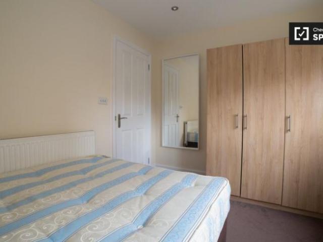 Shared Living/roommate 3 Bedroom For Rent London London 990 ELS101853310