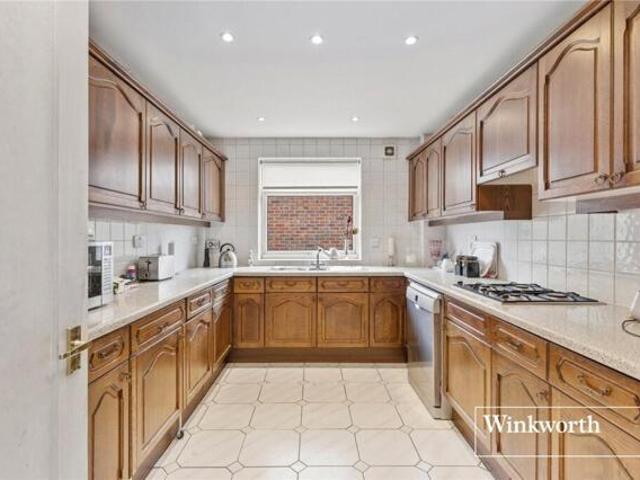 Shared Living/roommate 3 Bedroom For Sale Barnet Greater London 550000 ES100685371