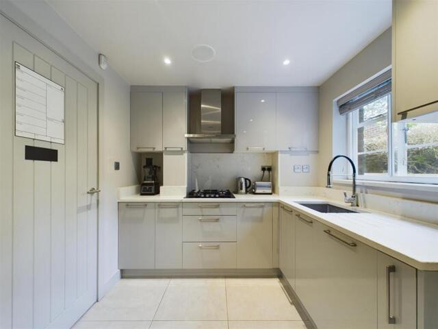 Shared Living/roommate 3 Bedroom For Sale Barnet Greater London 595000 ES98765896