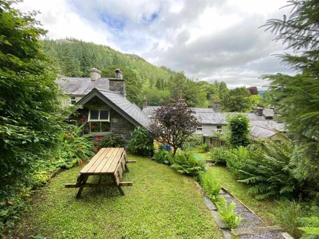 Shared Living/roommate 3 Bedroom For Sale Holyhead Road Holyhead Road 595000 ES100733782