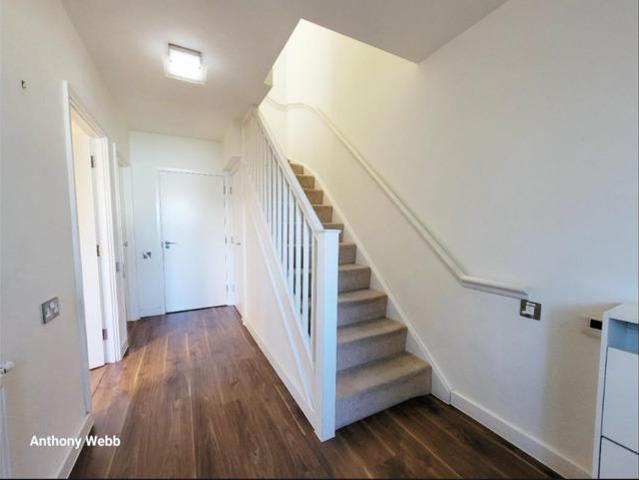 Shared Living/roommate 3 Bedroom For Sale London Greater London 540000 ES100615054