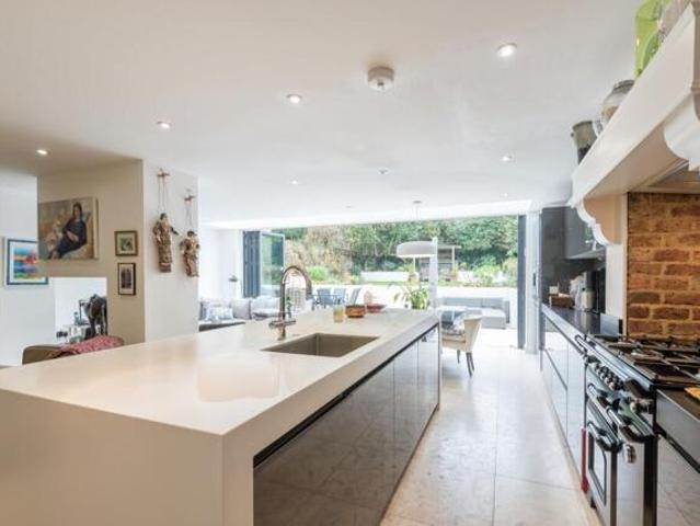 Shared Living/roommate 3 Bedroom For Sale London Greater London 2250000 ES98864824