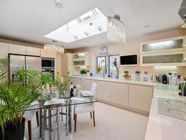 Shared Living/roommate 3 Bedroom For Sale Stanmore Greater London 750000 ES100881359