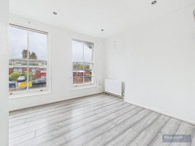 Shared Living/roommate 3 Bedroom For Sale Surbiton Greater London 1200000 ES99926085