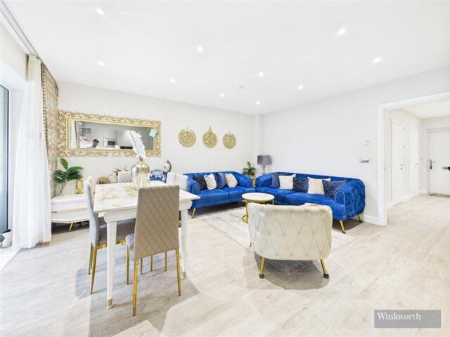 Shared Living/roommate 3 Bedroom For Sale Surbiton Greater London 600000 ES100578773
