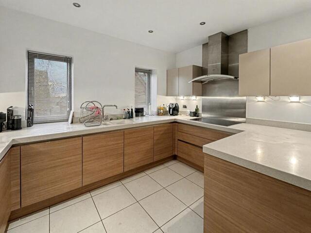 Shared Living/roommate 3 Bedroom For Sale Salford Salford 600000 ES98577811