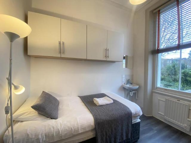 Shared Living/roommate 13 Bedroom For Rent London London 1540 ES90564013