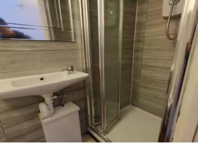 Shared Living/roommate 14 Bedroom For Rent London London 1050 ES101269155