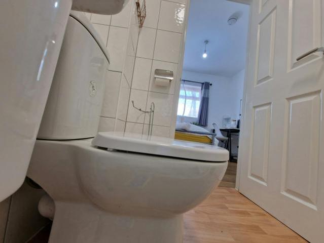 Shared Living/roommate 1 Bedroom For Rent Coventry Coventry 1198 ELS73574205