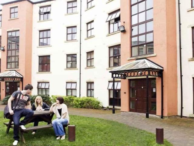 Shared Living/roommate 1 Bedroom For Rent Huddersfield Huddersfield 524 ES97835702
