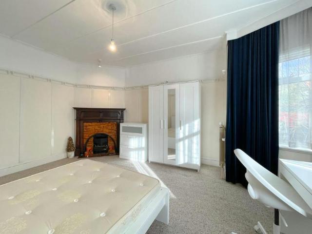 Shared Living/roommate 1 Bedroom For Rent London London 1040 ES100713465