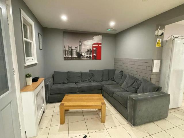 Shared Living/roommate 1 Bedroom For Rent London London 1128 ELS92160831