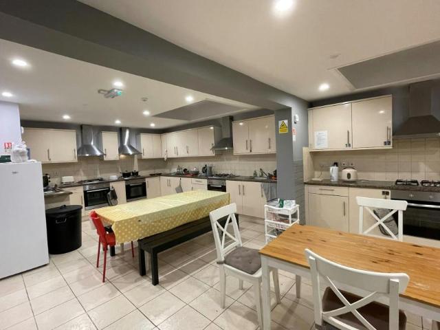 Shared Living/roommate 1 Bedroom For Rent London London 1295 ELS92161159