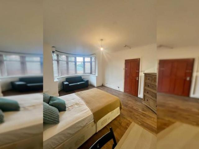 Shared Living/roommate 1 Bedroom For Rent London London 1200 ES103181554