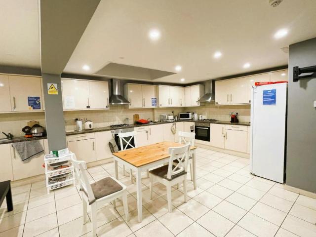 Shared Living/roommate 1 Bedroom For Rent London London 1360 ELS92161163