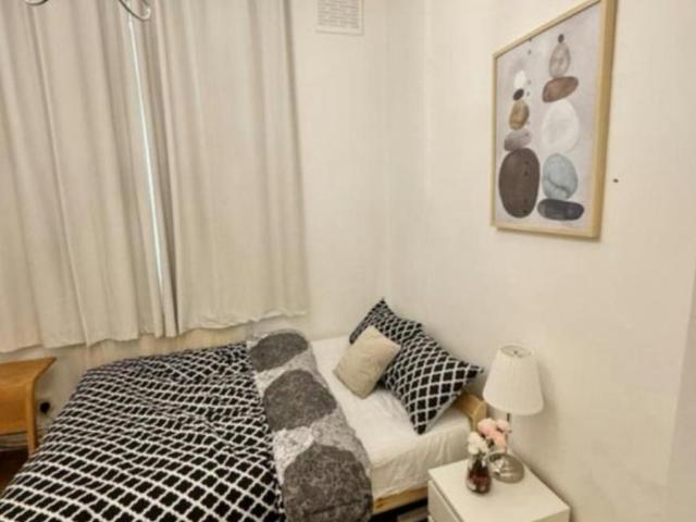 Shared Living/roommate 1 Bedroom For Rent London London 1300 ELS95112991