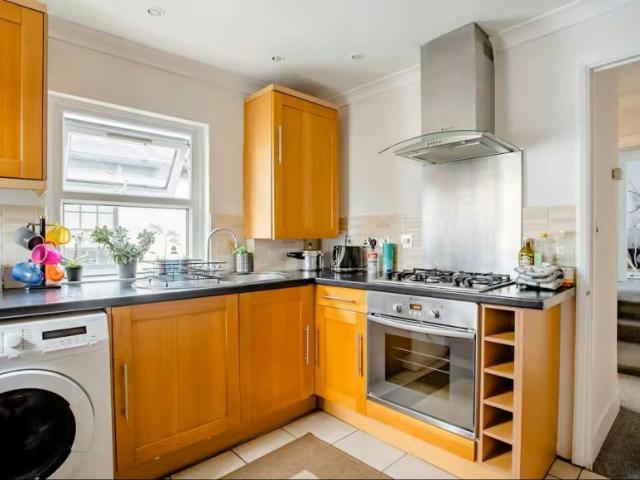 Shared Living/roommate 1 Bedroom For Rent London London 1300 ES103152829