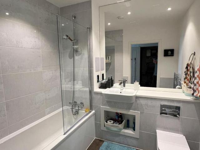 Shared Living/roommate 1 Bedroom For Rent London London 1600 ELS86670934