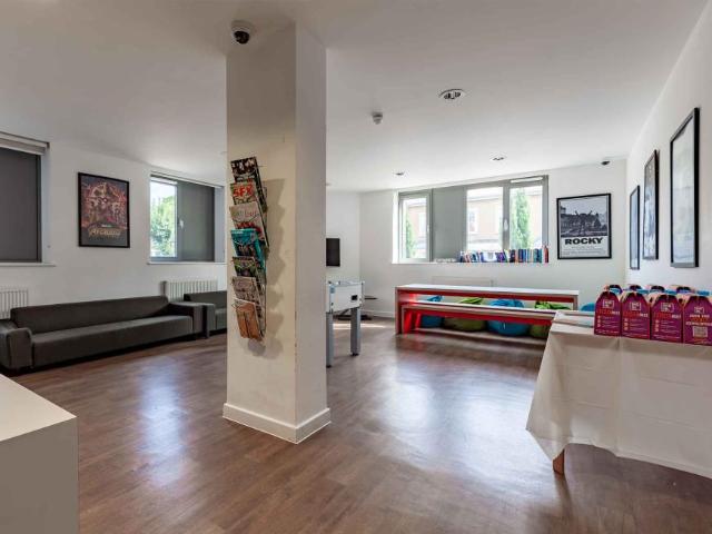 Shared Living/roommate 1 Bedroom For Rent London London 1820 ELS97771807