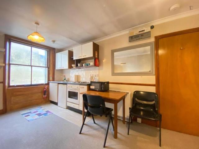 Shared Living/roommate 1 Bedroom For Rent London London 1950 ELS90560470