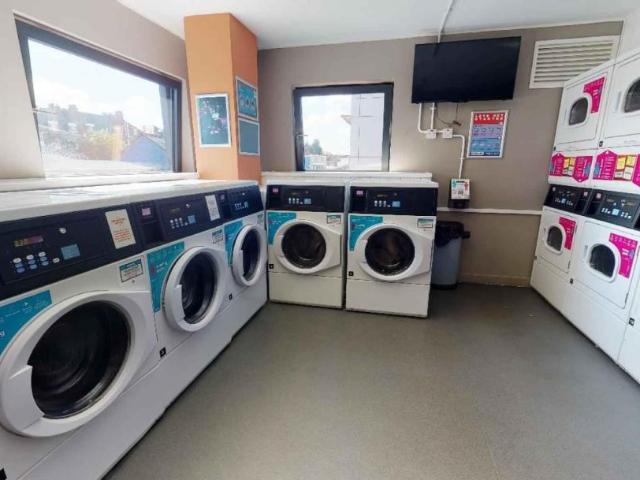 Shared Living/roommate 1 Bedroom For Rent London London 2084 ELS97672050