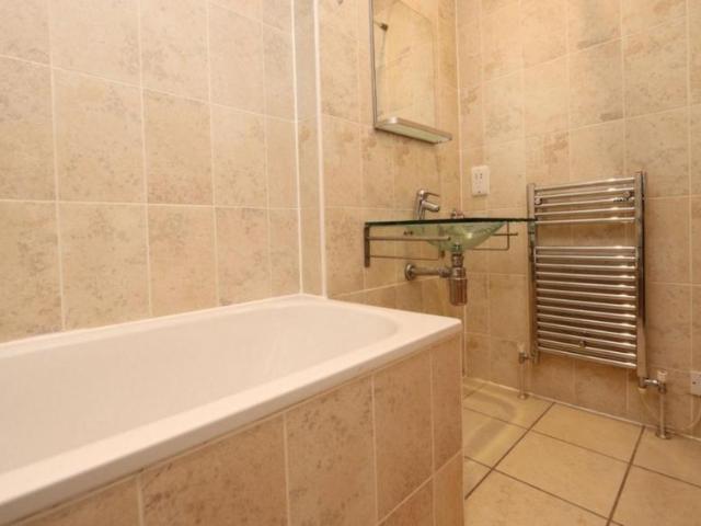 Shared Living/roommate 1 Bedroom For Rent London London 2210 ELS90560249
