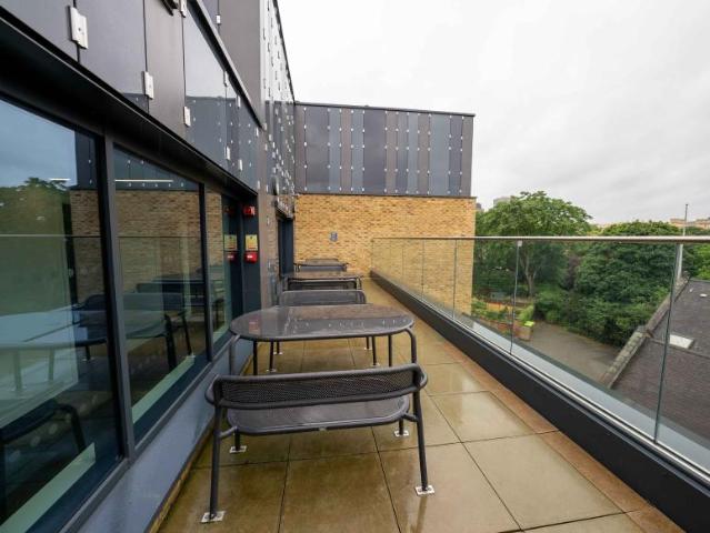 Shared Living/roommate 1 Bedroom For Rent London London 2440 ELS97664030