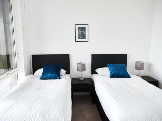 Shared Living/roommate 1 Bedroom For Rent London London 2600 ELS90560386