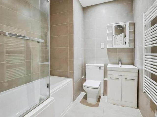 Shared Living/roommate 1 Bedroom For Rent London London 3500 ES101961722