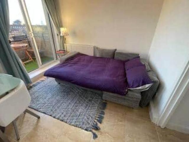 Shared Living/roommate 1 Bedroom For Rent London London 4000 ELS90560491