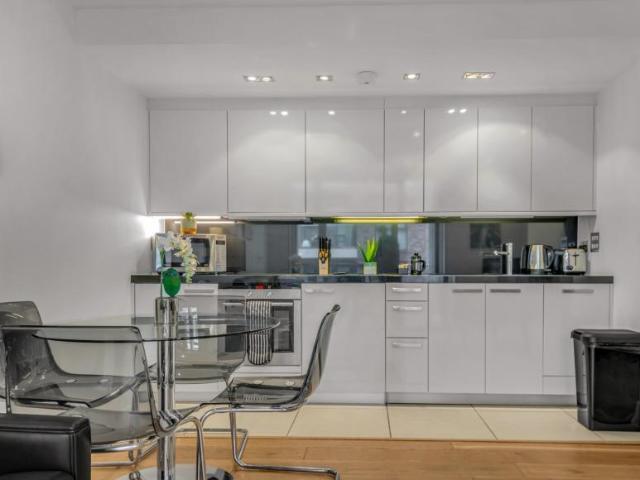 Shared Living/roommate 1 Bedroom For Rent London London 4591 ELS90562028