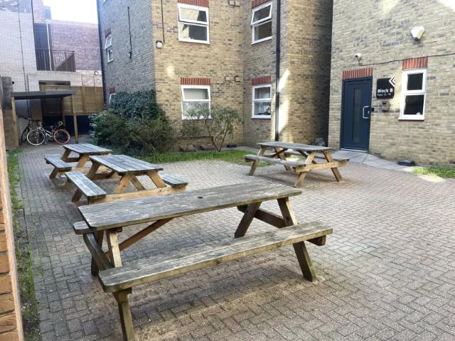 Shared Living/roommate 1 Bedroom For Rent London London 960 ES91408826