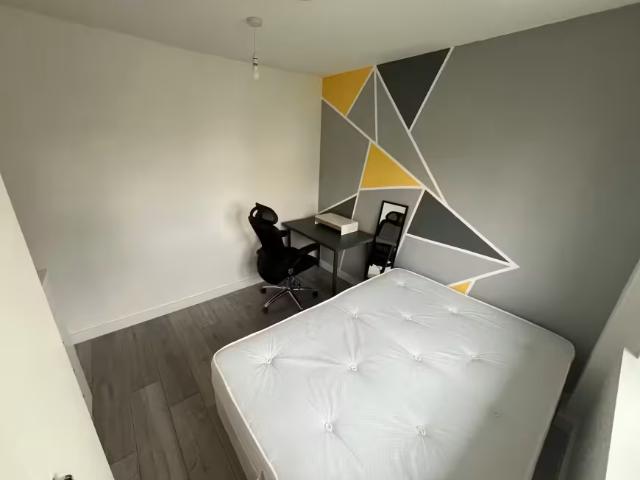 Shared Living/roommate 1 Bedroom For Rent London London 996 ES98754838