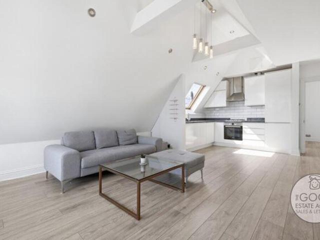 Shared Living/roommate 1 Bedroom For Rent Loughton Essex 1900 ES101609793