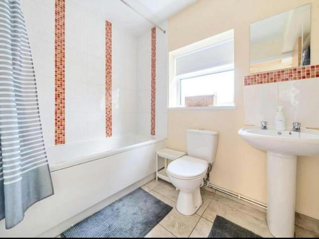 Shared Living/roommate 1 Bedroom For Rent Swansea Swansea 490 ES102579618