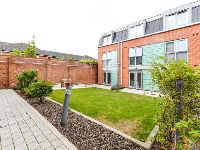 Shared Living/roommate 1 Bedroom For Rent York York 932 ES90679736