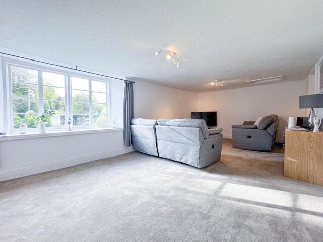 Shared Living/roommate 1 Bedroom For Sale Newton Abbot Devon 165000 ES101119159