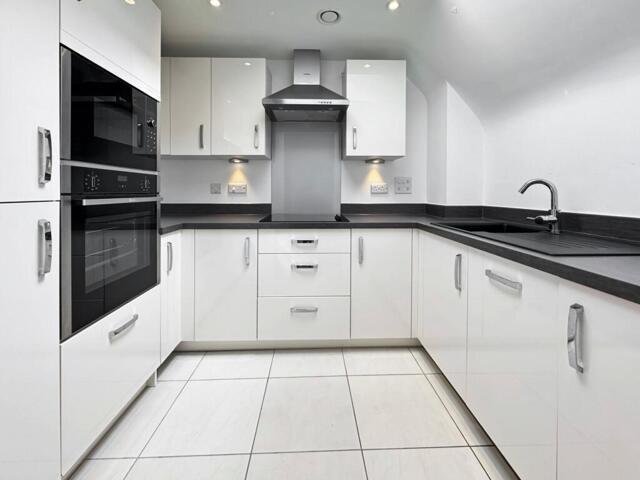 Shared Living/roommate 1 Bedroom For Sale Amersham Buckinghamshire 425000 ES100456284