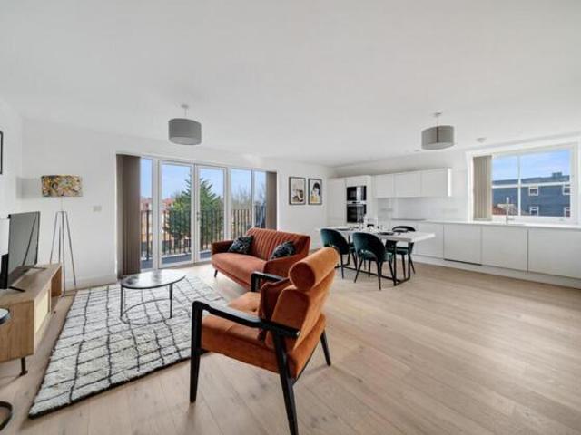 Shared Living/roommate 1 Bedroom For Sale Barnet Greater London 680000 ELS101231703