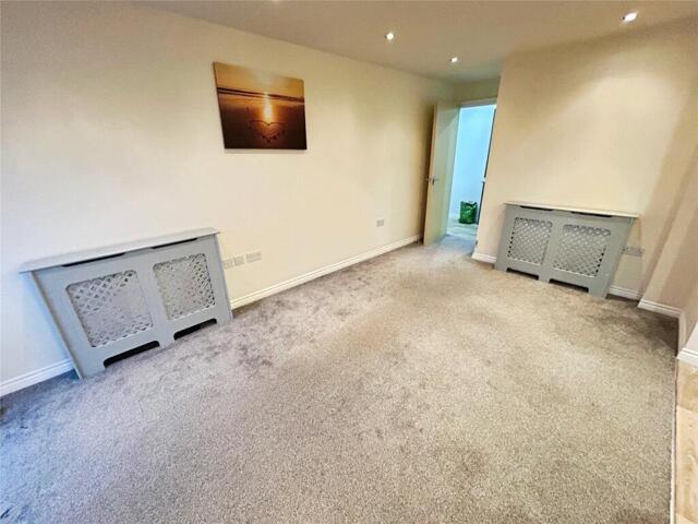 Shared Living/roommate 1 Bedroom For Sale Coventry Coventry 99950 ES99345186