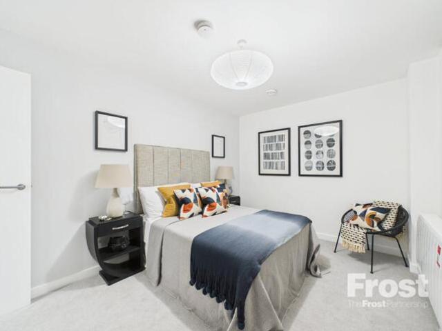 Shared Living/roommate 1 Bedroom For Sale Egham Surrey 295000 ES98864601