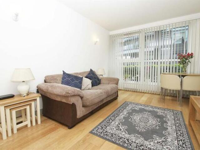 Shared Living/roommate 1 Bedroom For Sale Hayes Greater London 235000 ES101379295