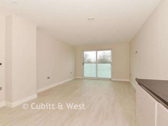 Shared Living/roommate 1 Bedroom For Sale Horsham West Sussex 178500 ES99895260