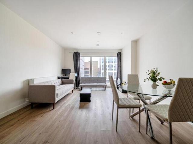 Shared Living/roommate 1 Bedroom For Sale Surrey West Sussex 220000 ES100057727