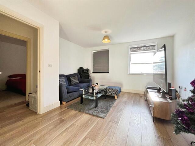 Shared Living/roommate 1 Bedroom For Sale Surrey Great London 170000 ES98262987
