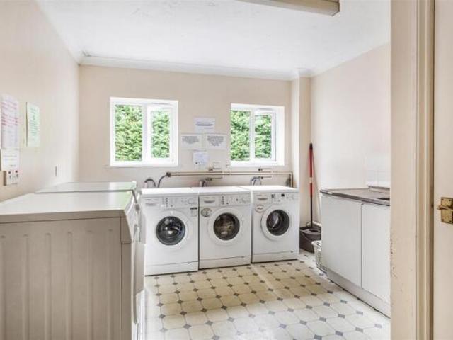 Shared Living/roommate 1 Bedroom For Sale Surrey Great London 220000 ES99345092