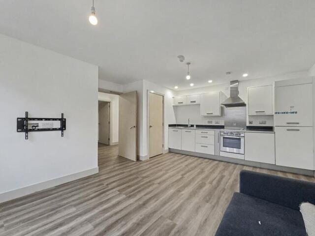 Shared Living/roommate 1 Bedroom For Sale Salford Salford 130000 ES100540888