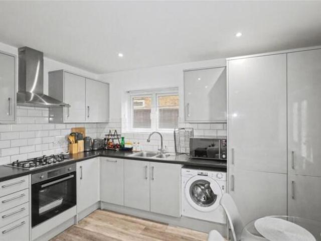 Shared Living/roommate 1 Bedroom For Sale Woking Surrey 270000 ES99130036