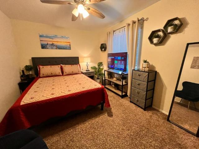 shared living/roommate 1 bedroom, Lancaster Lancaster 93534 1983 DS89230900
