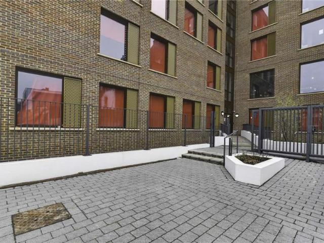 Shared Living/roommate 20 Bedroom For Rent London London 983 ELS90559849